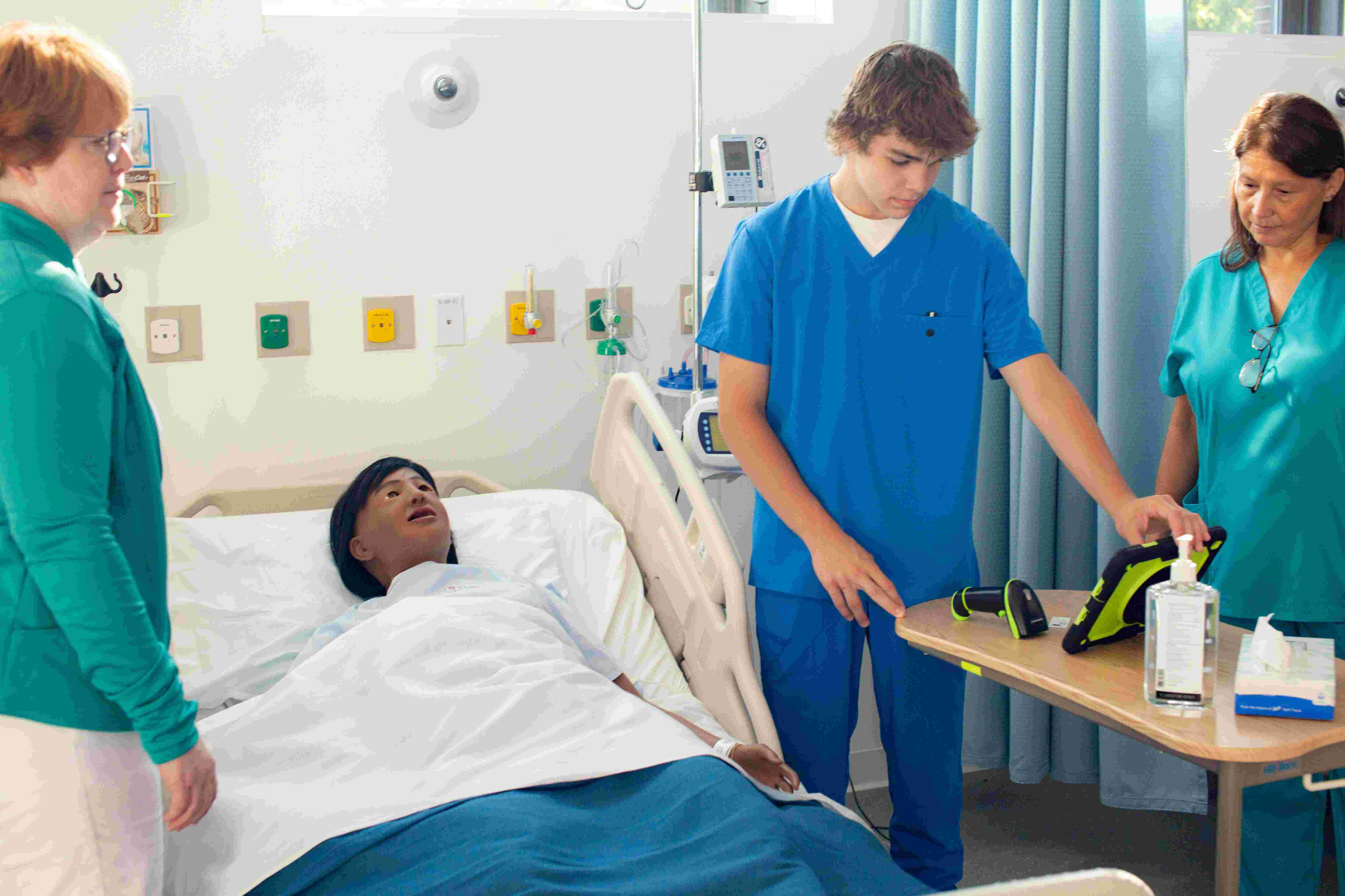 The Pros and Cons of Different Simulations in Nursing